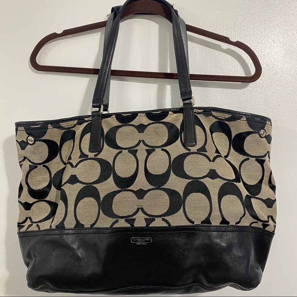 Coach Signature Purse - Gem